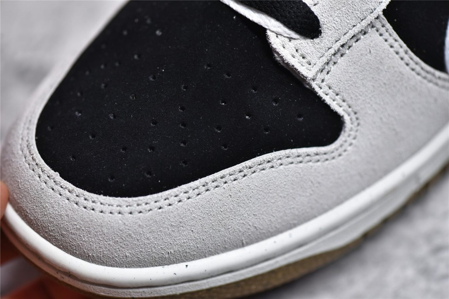 Nike SB DUNK LOW SE DOUBLE HOOK GREY/BLACK DO9457-102 – מותגים במבצע